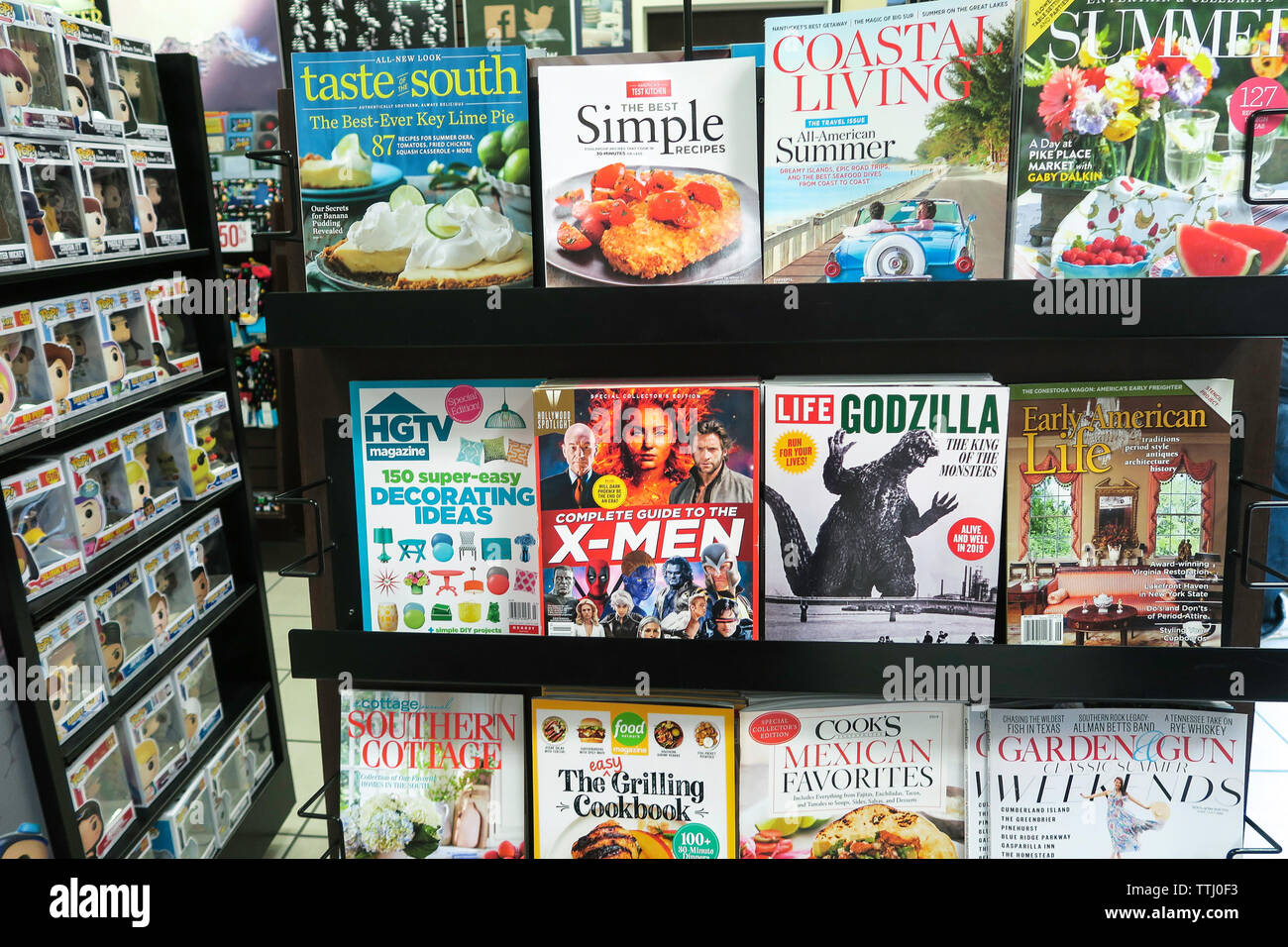 Magazine stand hi-res stock photography and images - Alamy