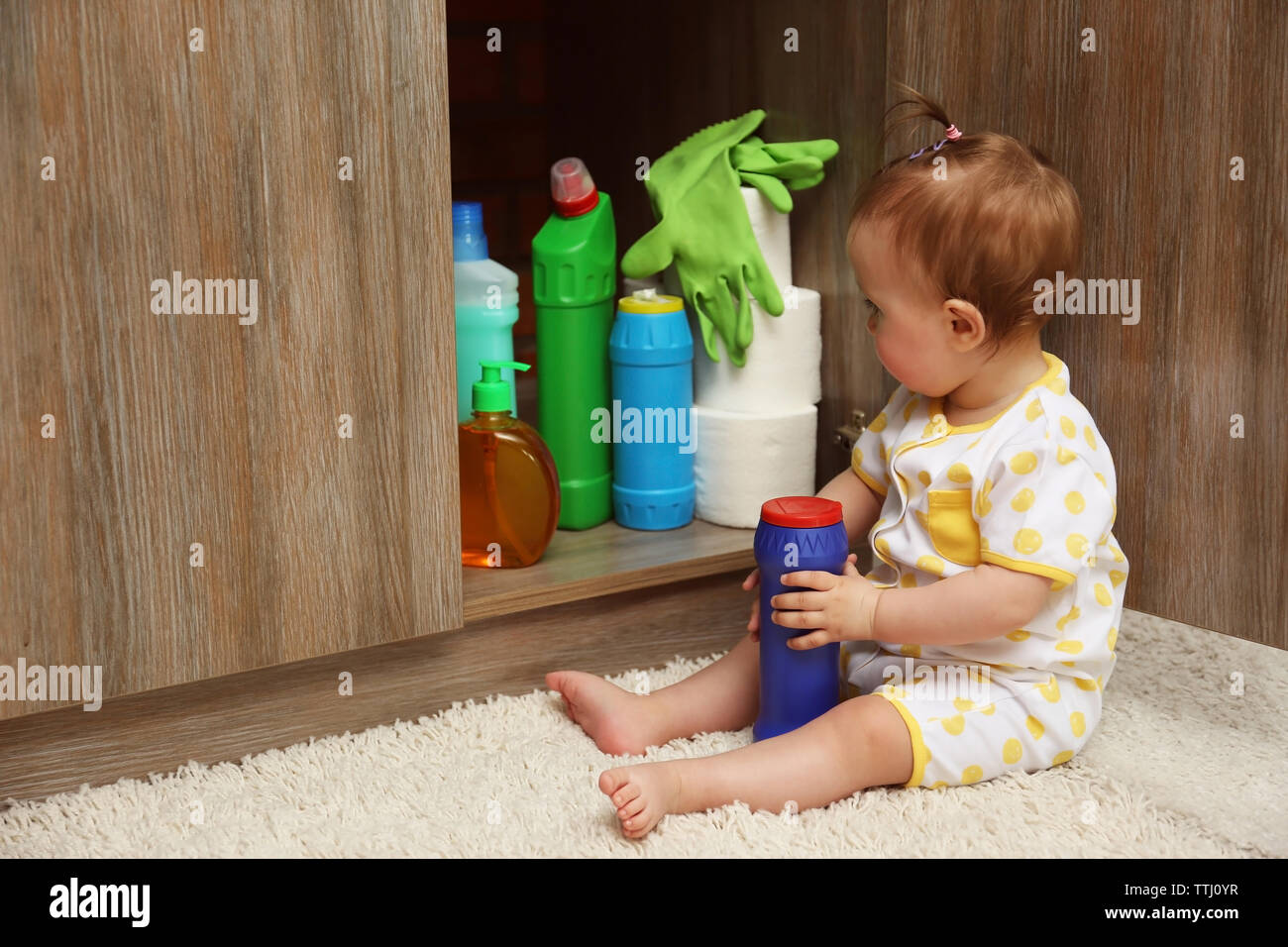 Little girl playing with detergents in kitchen Stock Photo - Alamy