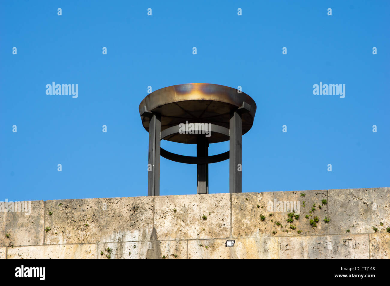 Olympic cauldron hi-res stock photography and images - Alamy