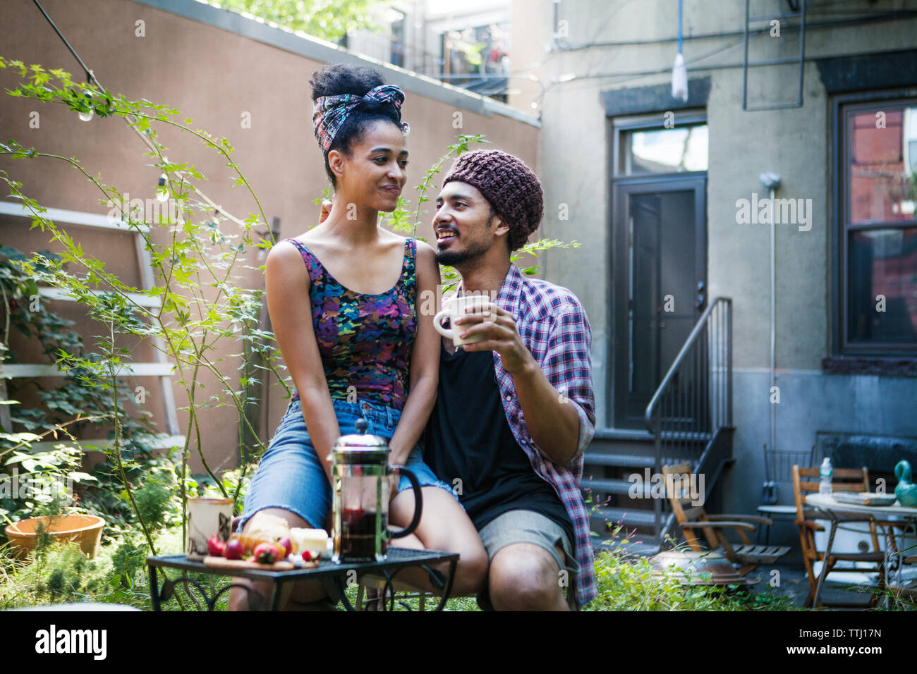 Woman sitting on mans lap hi-res stock photography and images - Alamy