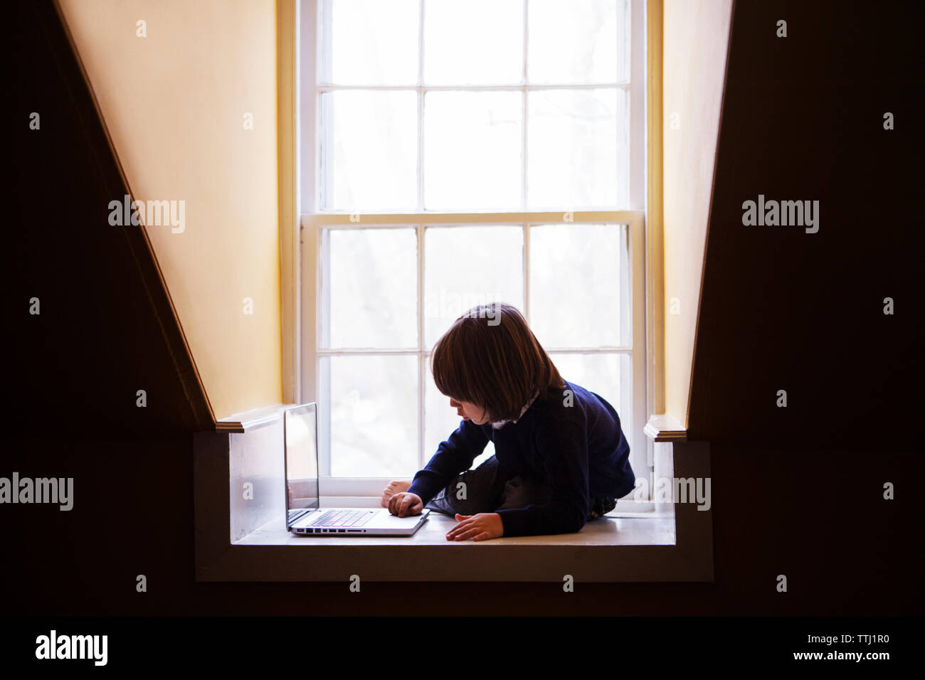Leaning on laptop hi-res stock photography and images - Alamy