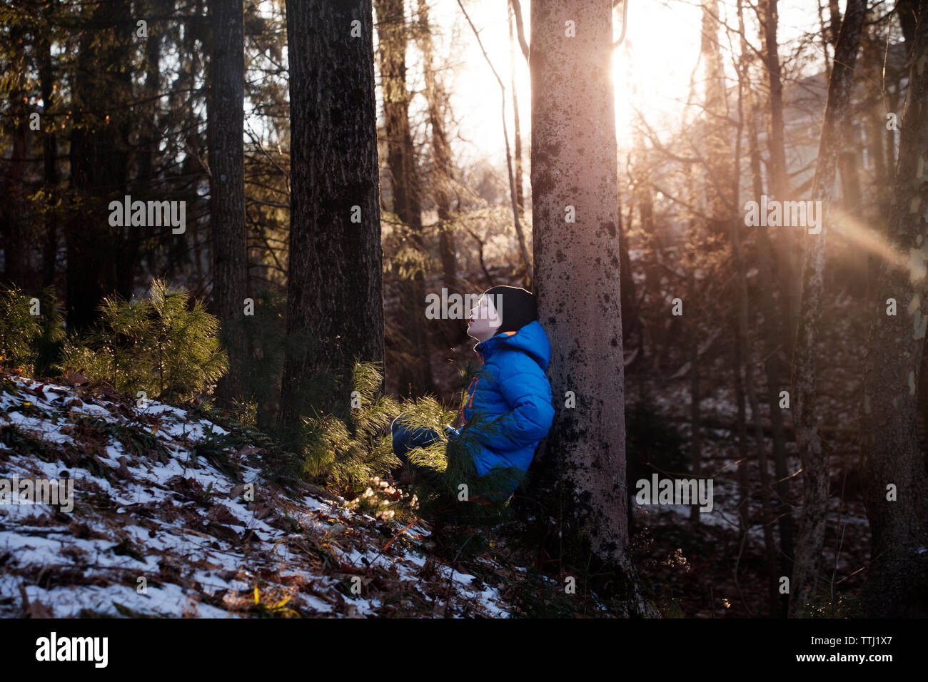 Crouching in cold hi-res stock photography and images - Alamy