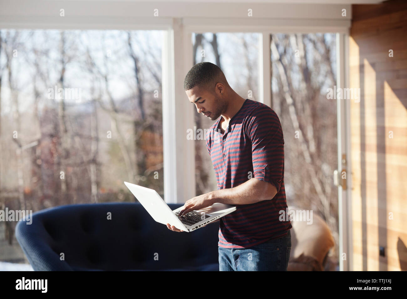 Man glass computer hi-res stock photography and images - Alamy