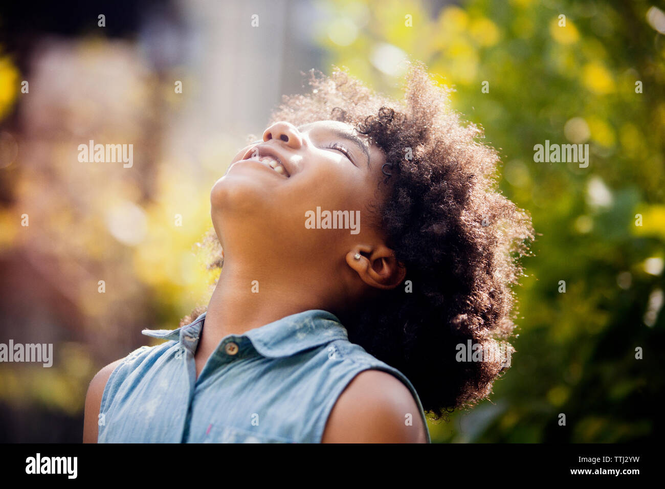 Short curly hair girl hi-res stock photography and images - Alamy