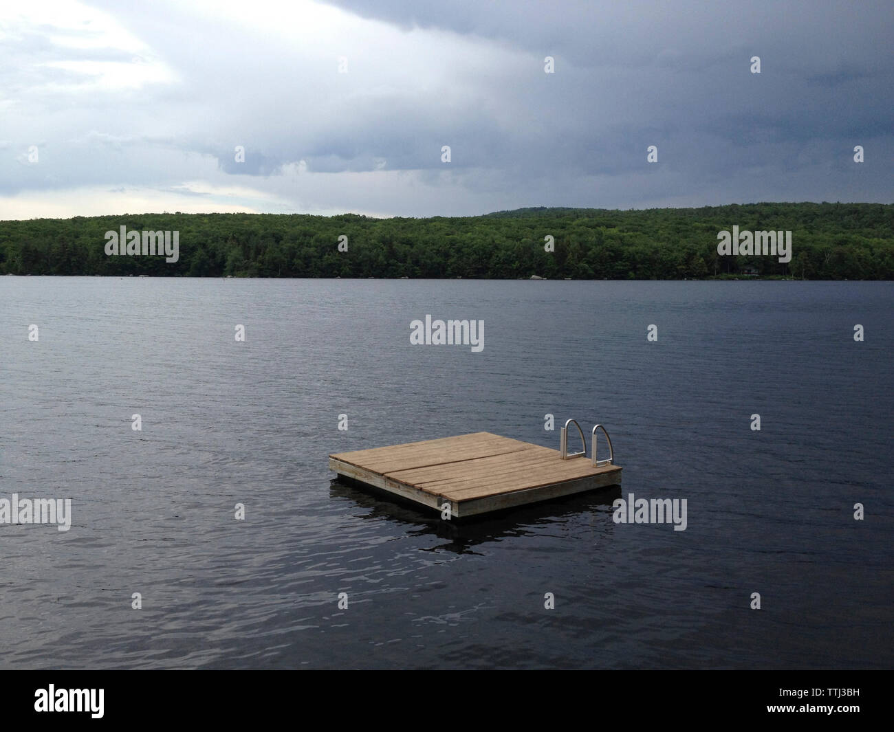 Floating platform lake hi-res stock photography and images - Alamy