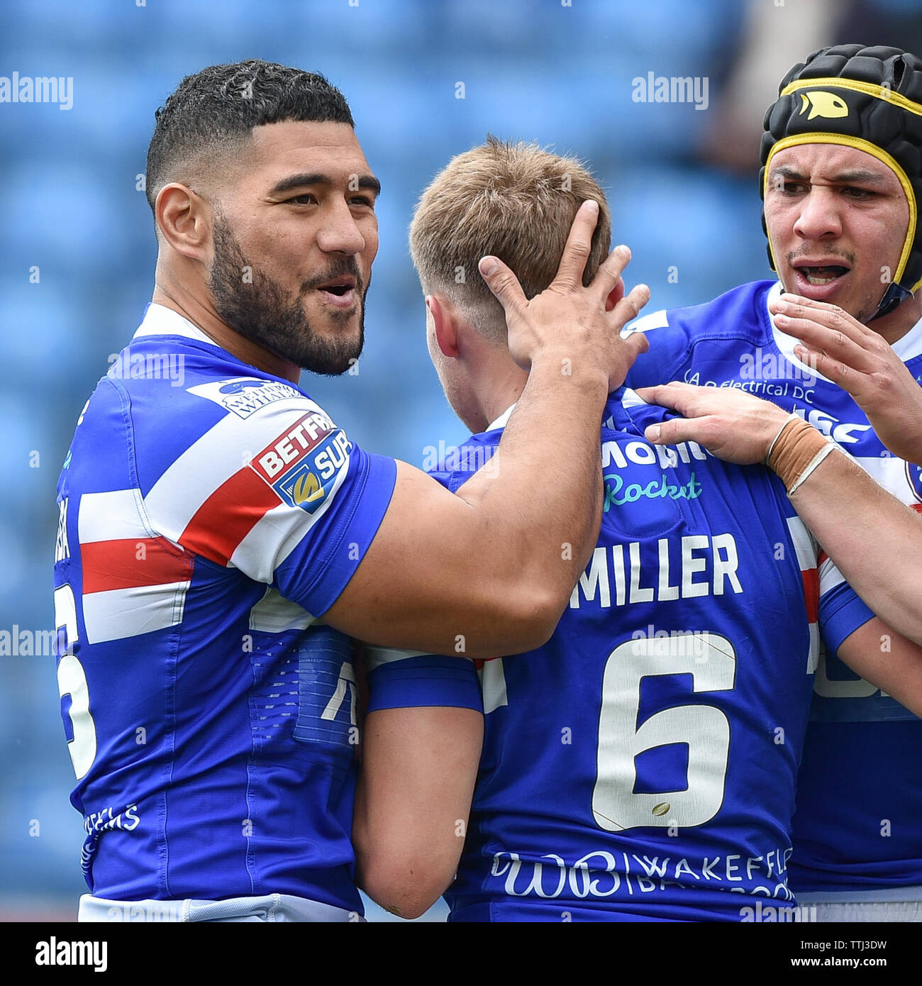 Salford red devils vs wakefield trinity hi-res stock photography and images - Alamy