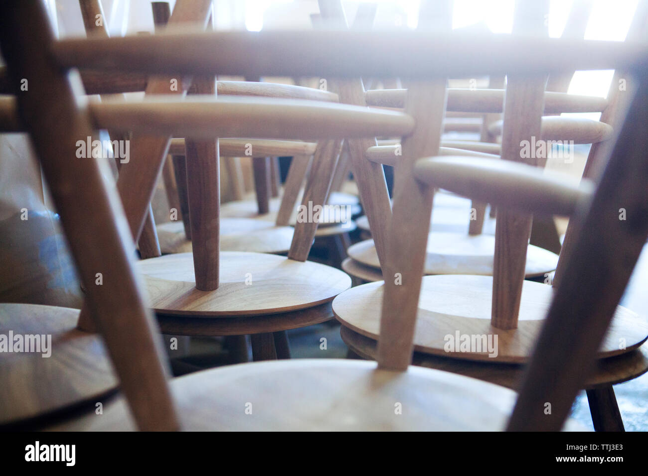Wooden tables hi-res stock photography and images - Alamy