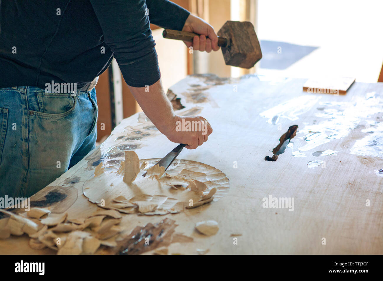 Man chiseling hi-res stock photography and images - Alamy