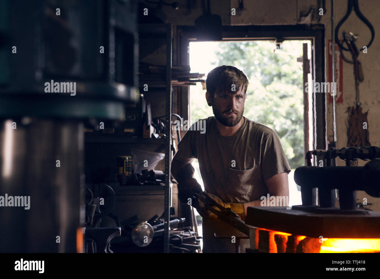 Forging workshop hi-res stock photography and images - Alamy