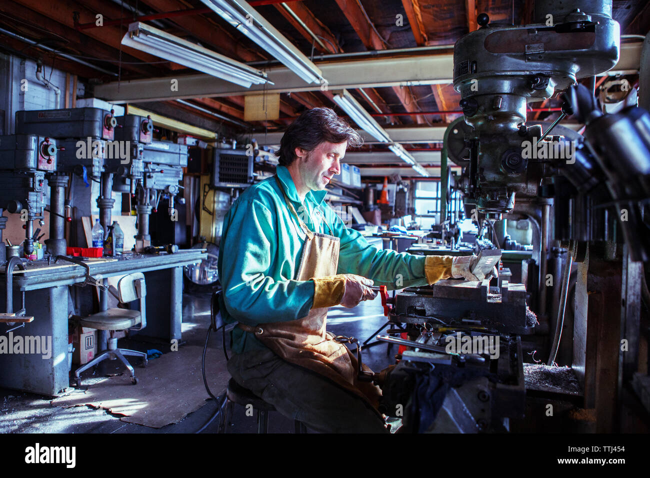 Factory worker operating industrial machine hi-res stock photography ...