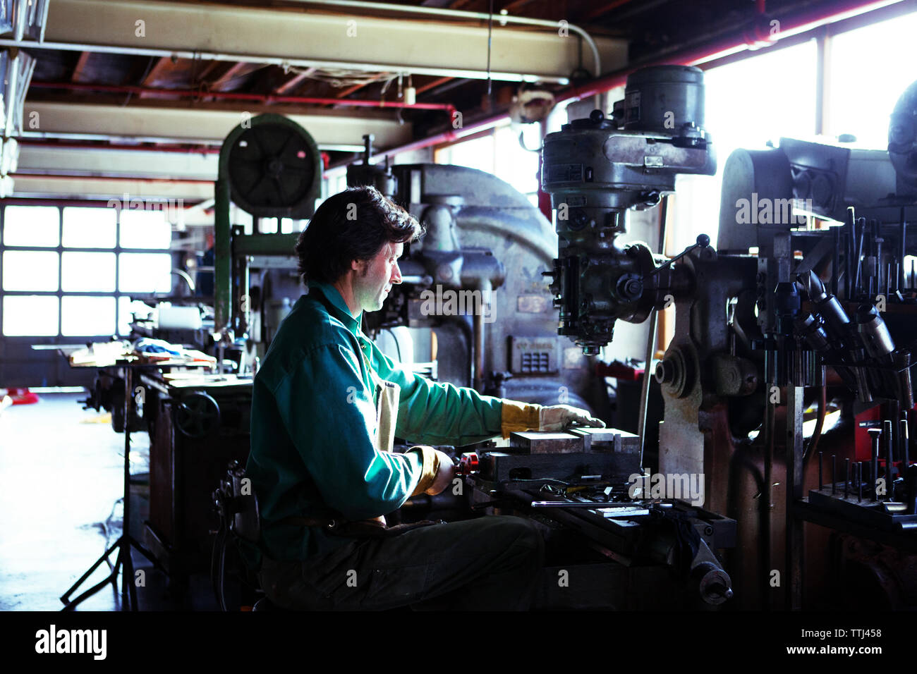 Man and machinery hi-res stock photography and images - Alamy