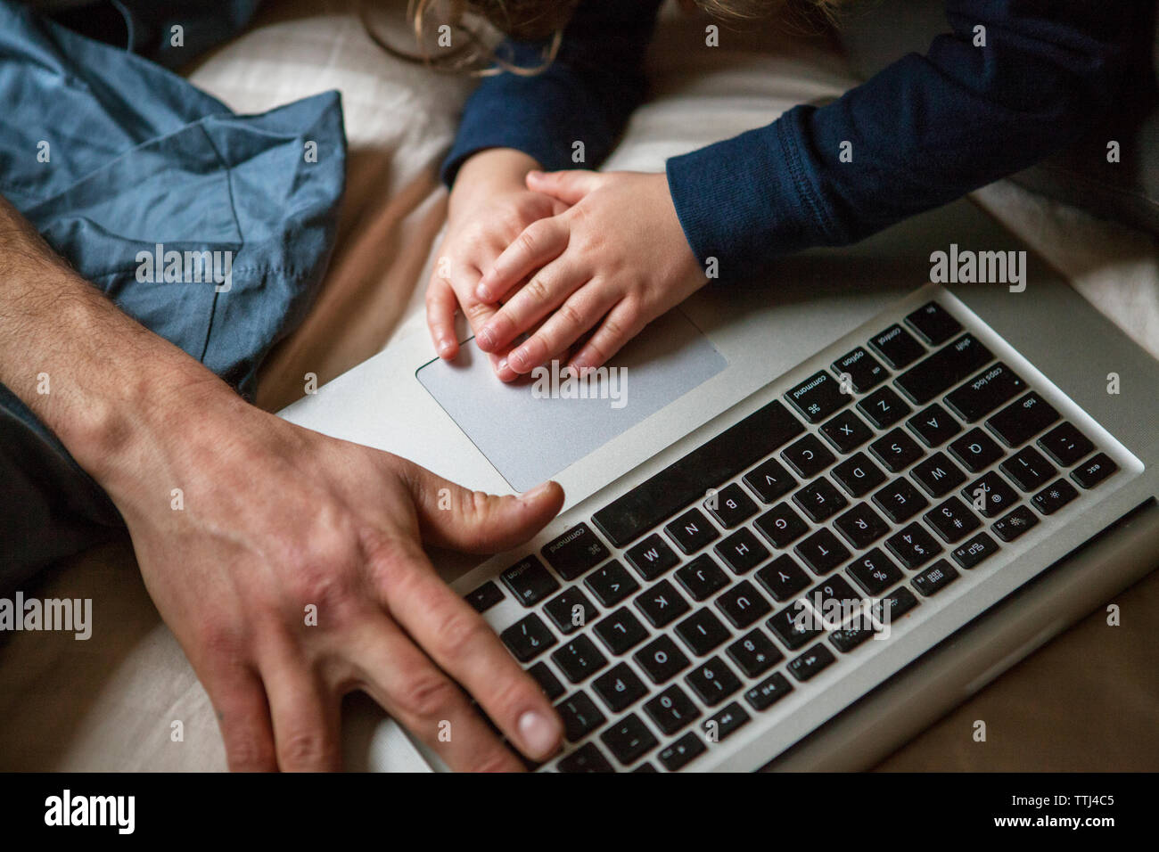 Father son computer hi-res stock photography and images - Alamy