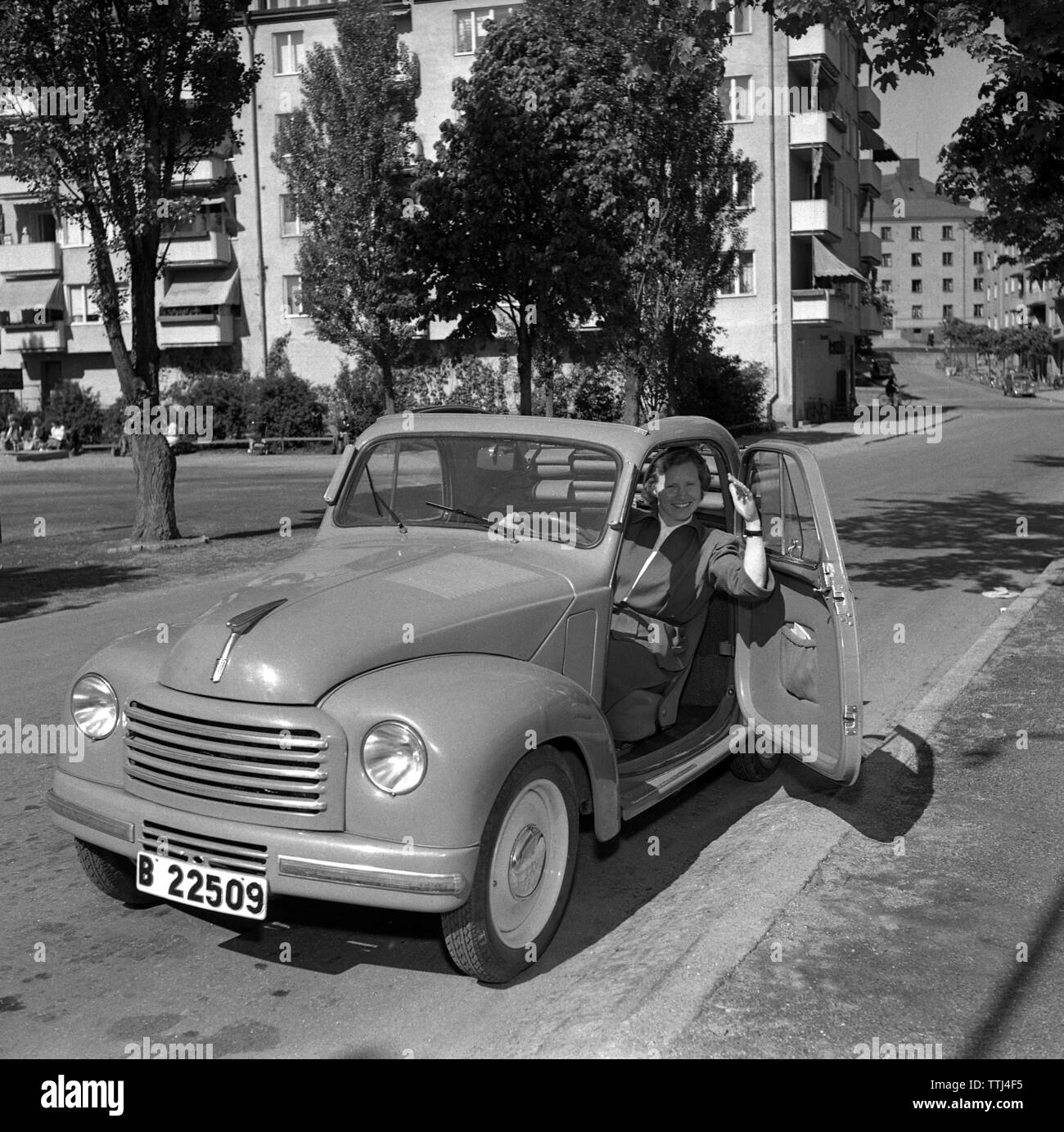 1950s woman car hi-res stock photography and images - Alamy