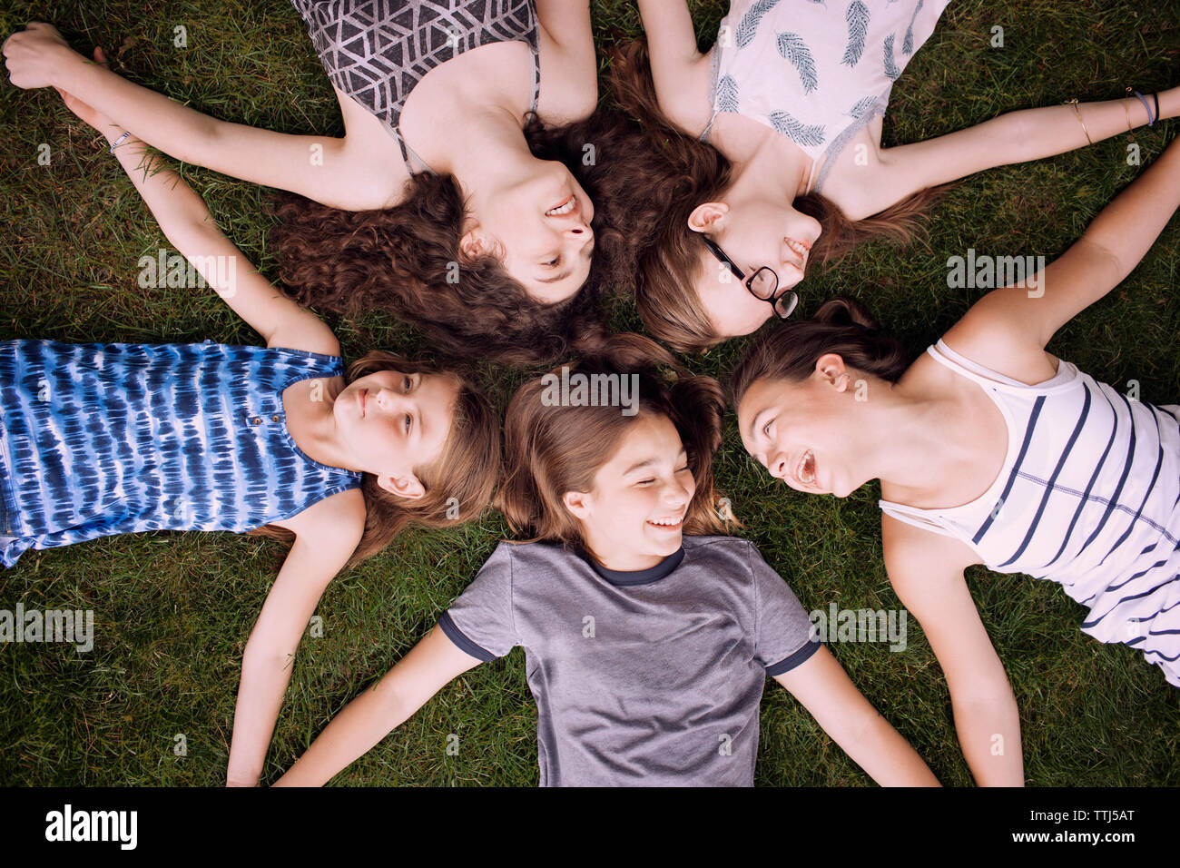 Friends lying down holding hands hi-res stock photography and images ...