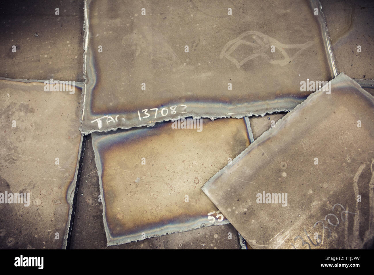 How to cut metal hi-res stock photography and images - Alamy