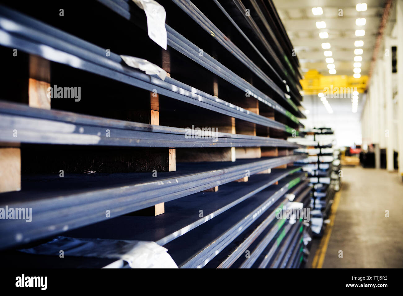 Metal warehouse hi-res stock photography and images - Alamy