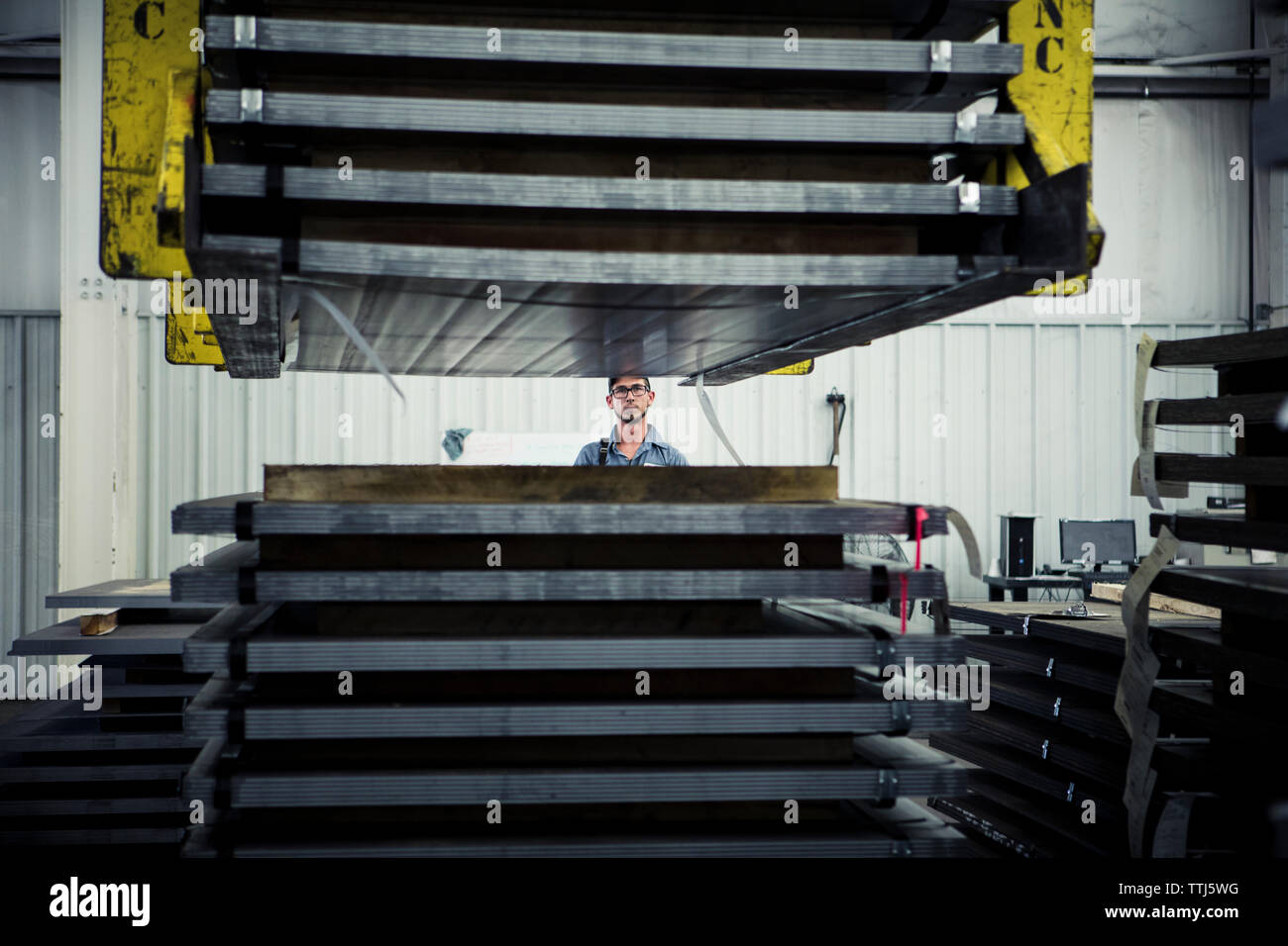 Lifting sheet hi-res stock photography and images - Alamy