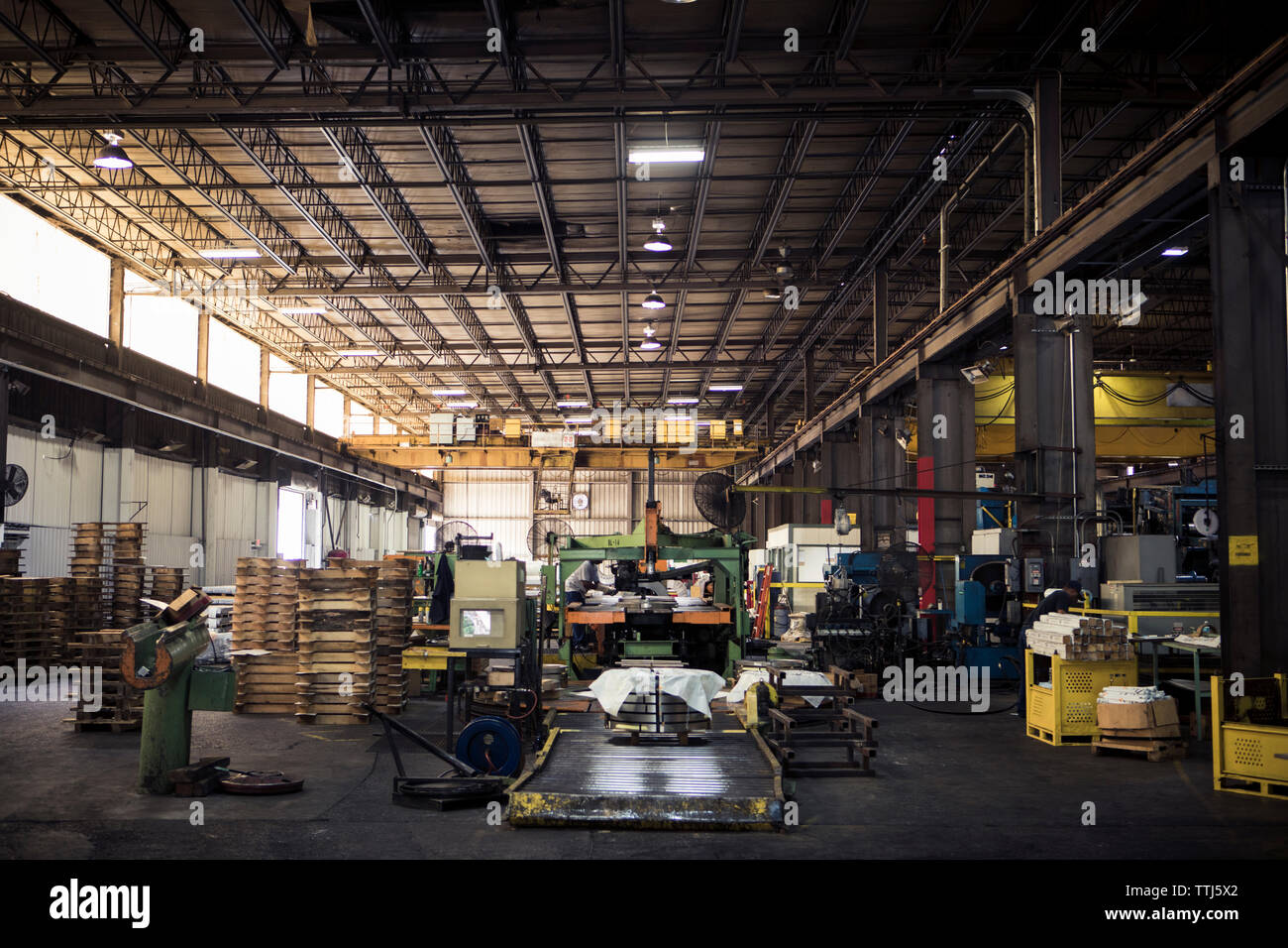 Machinery in distribution warehouse Stock Photo - Alamy