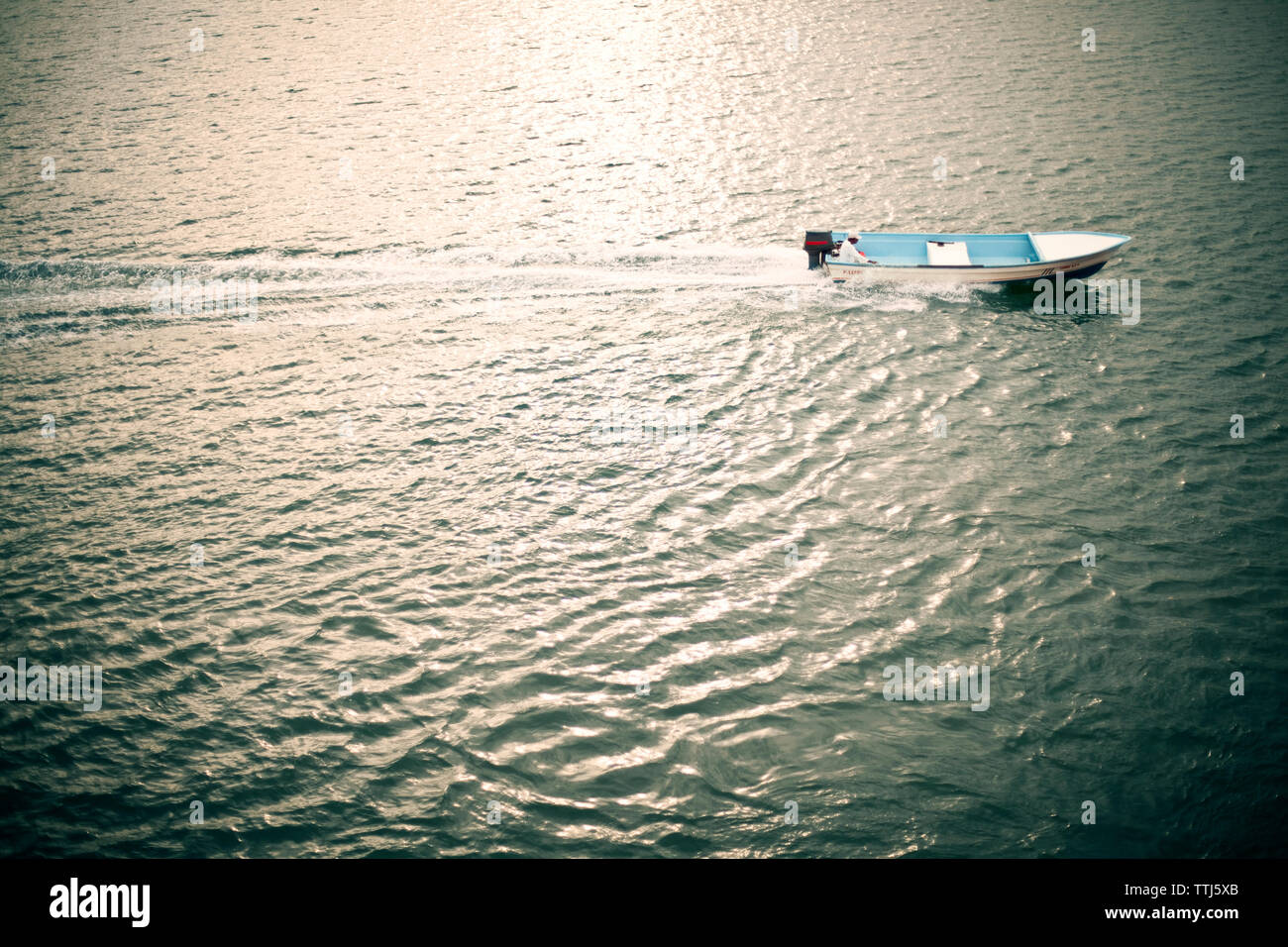 Motorboat wake hi-res stock photography and images - Alamy