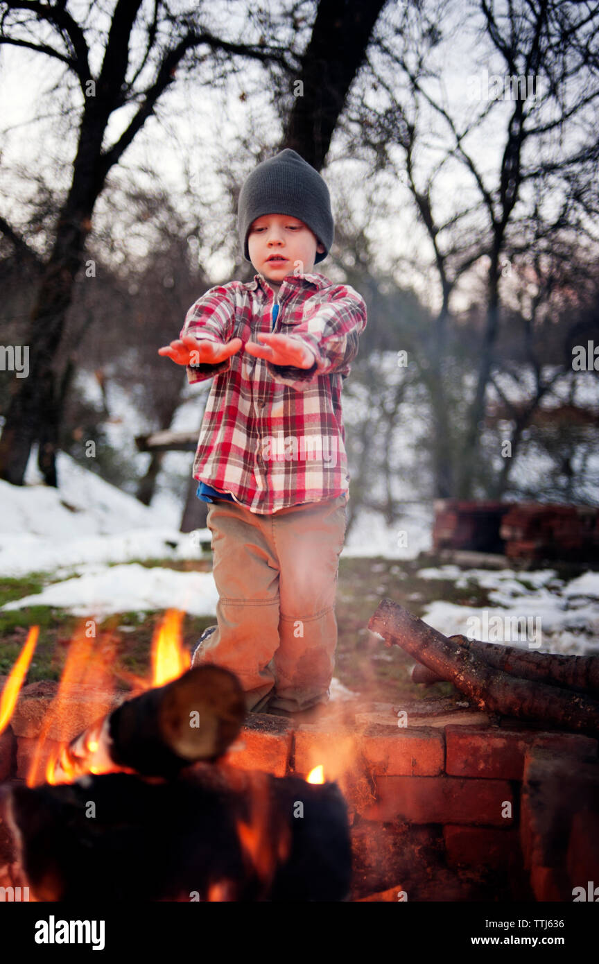 Bonfire boy hi-res stock photography and images - Alamy