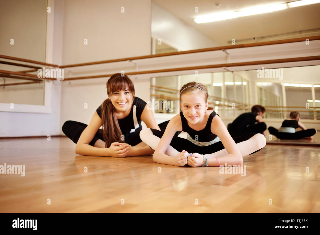 Child ballet pose hi-res stock photography and images - Alamy