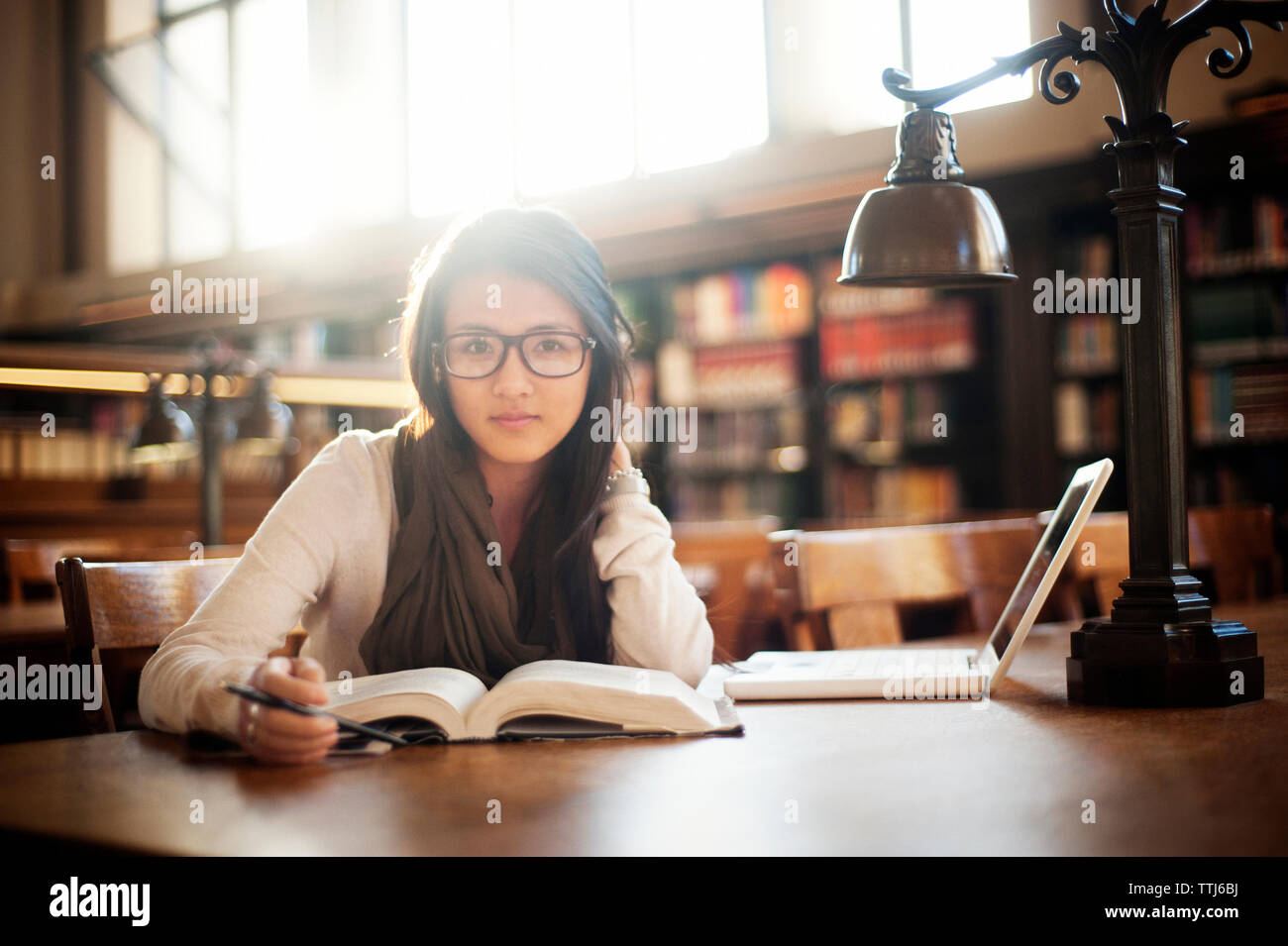 Library lamp hi-res stock photography and images - Alamy