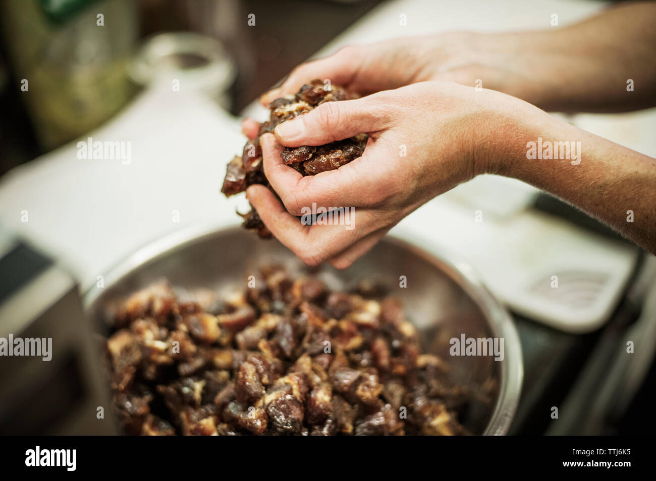 Dates with hand hi-res stock photography and images - Alamy