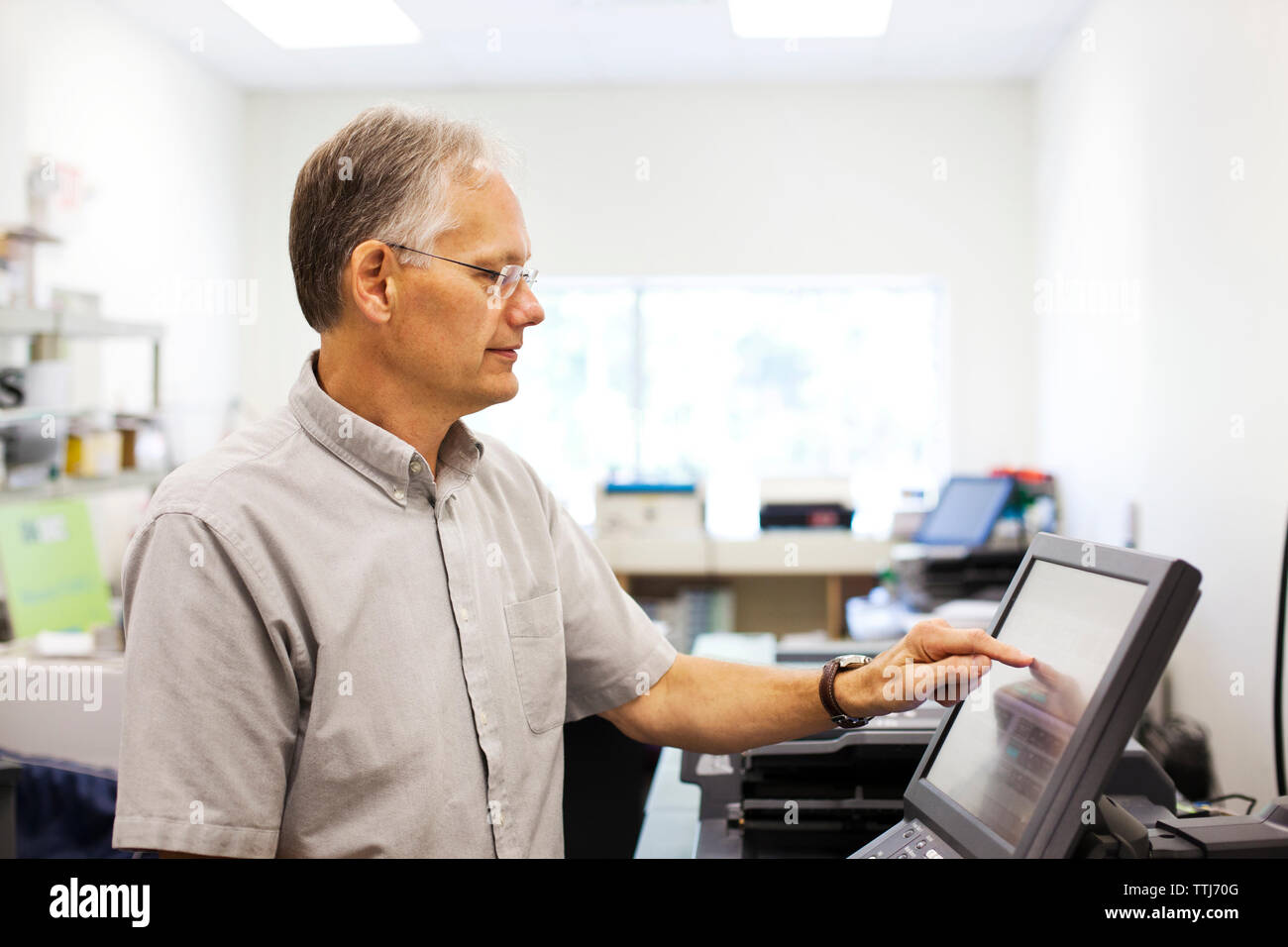 Computer shop business hi-res stock photography and images - Alamy