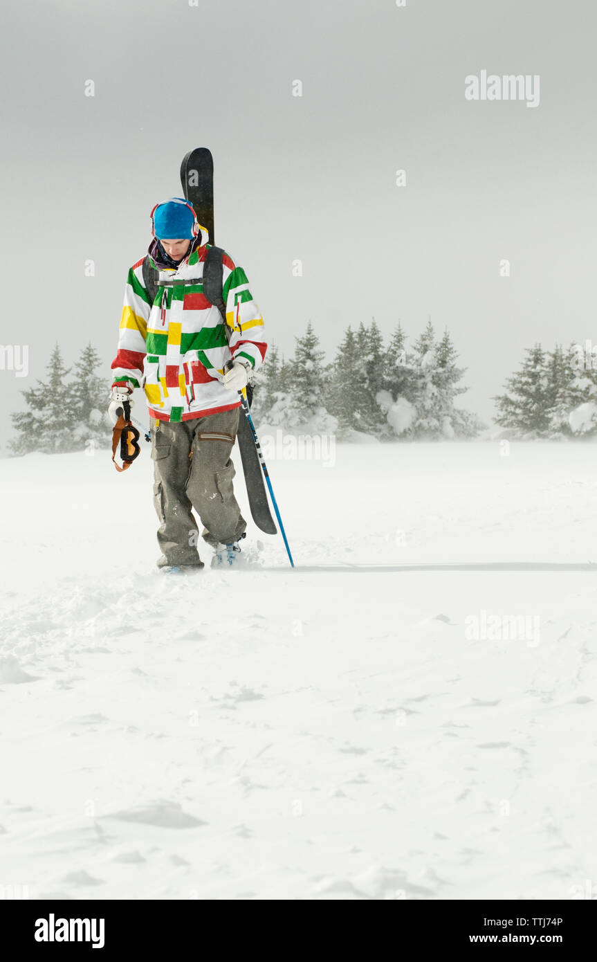 Walking skier hi-res stock photography and images - Alamy