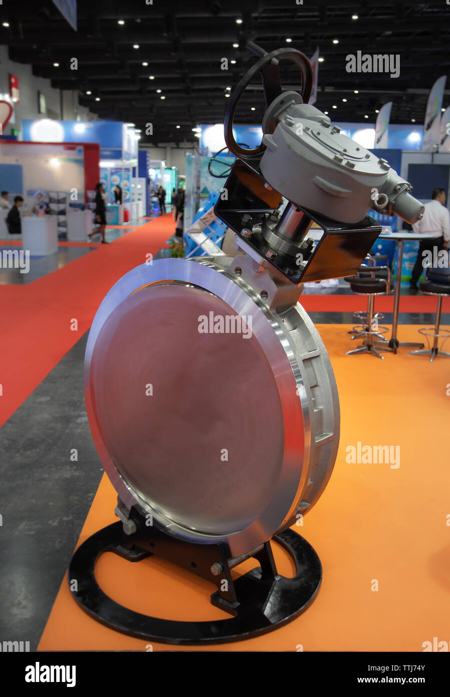 A large butterfly valve handwheel operated wafer type Stock Photo - Alamy