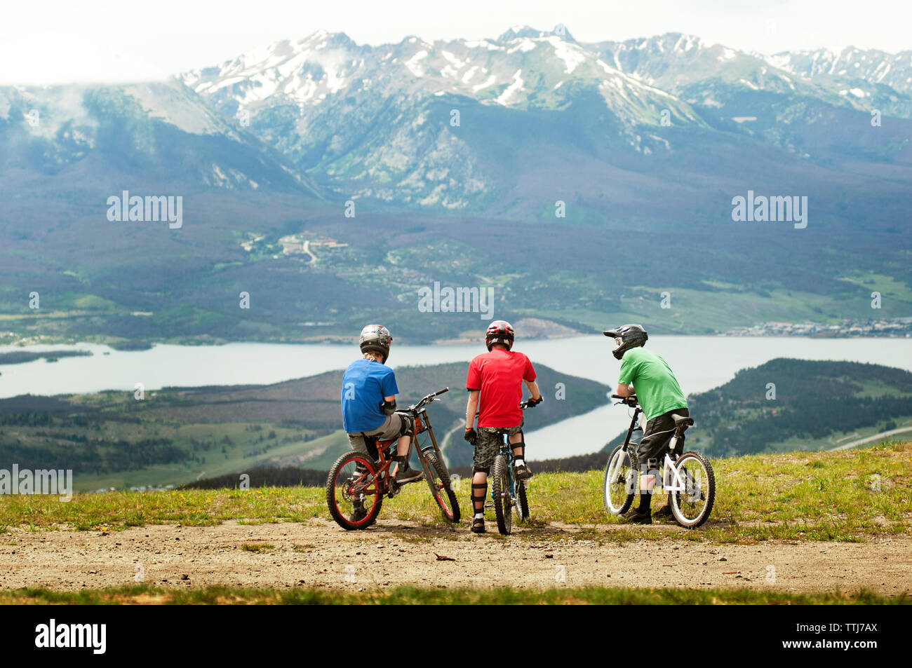 Cyclists rear view hi-res stock photography and images - Alamy