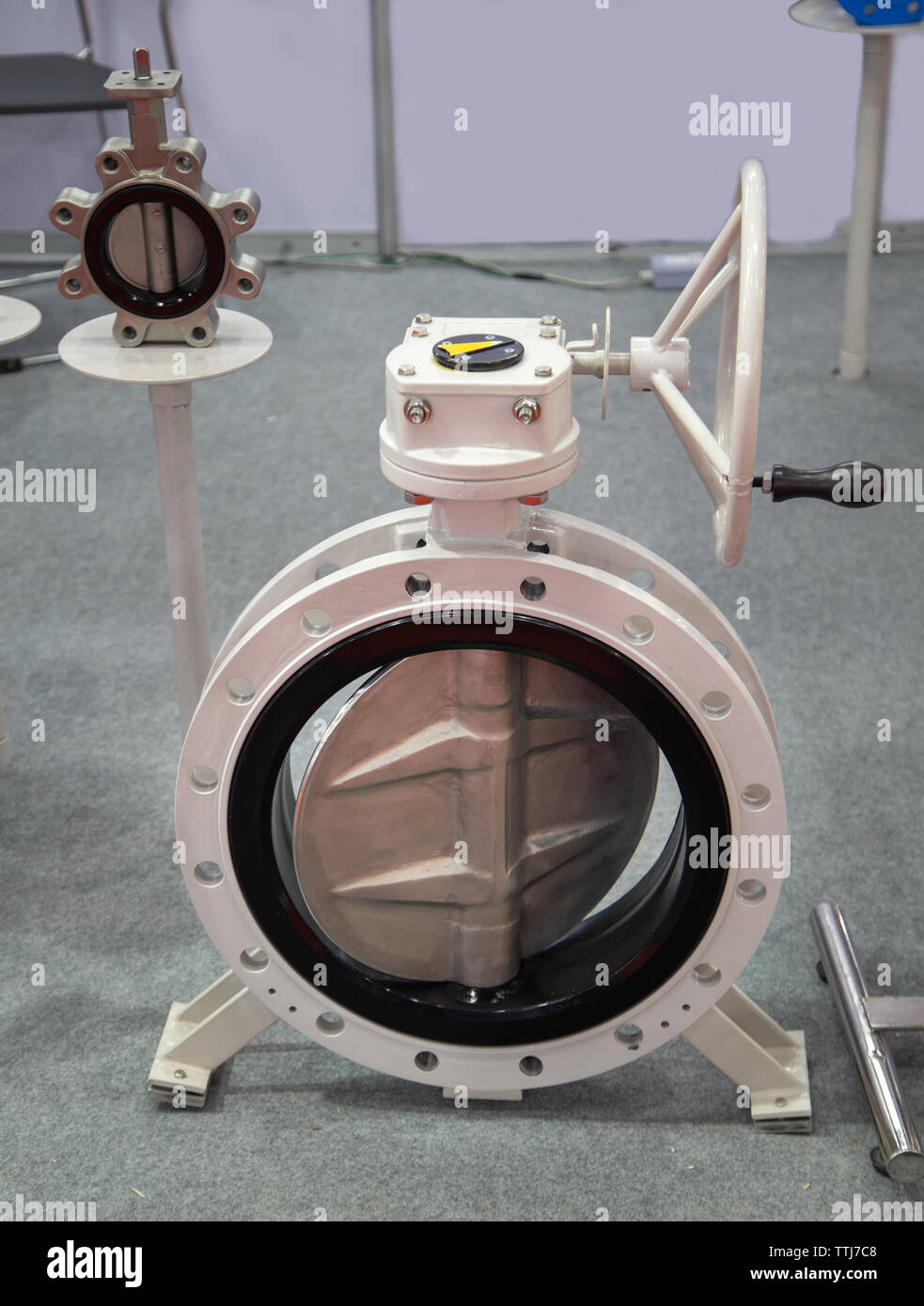 Butterfly valve plumbing handwheel operated wafer type Stock Photo - Alamy