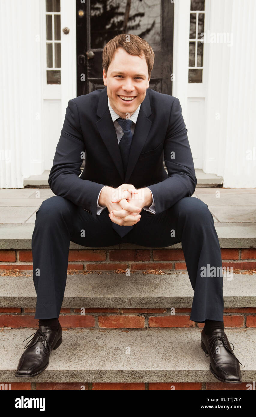 Man sitting on stoop hi-res stock photography and images - Alamy