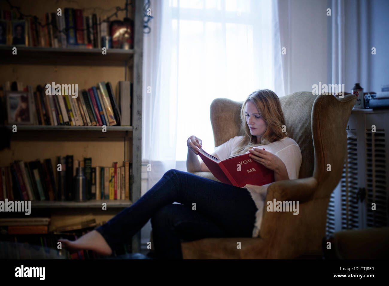 Woman reading at home hi-res stock photography and images - Alamy