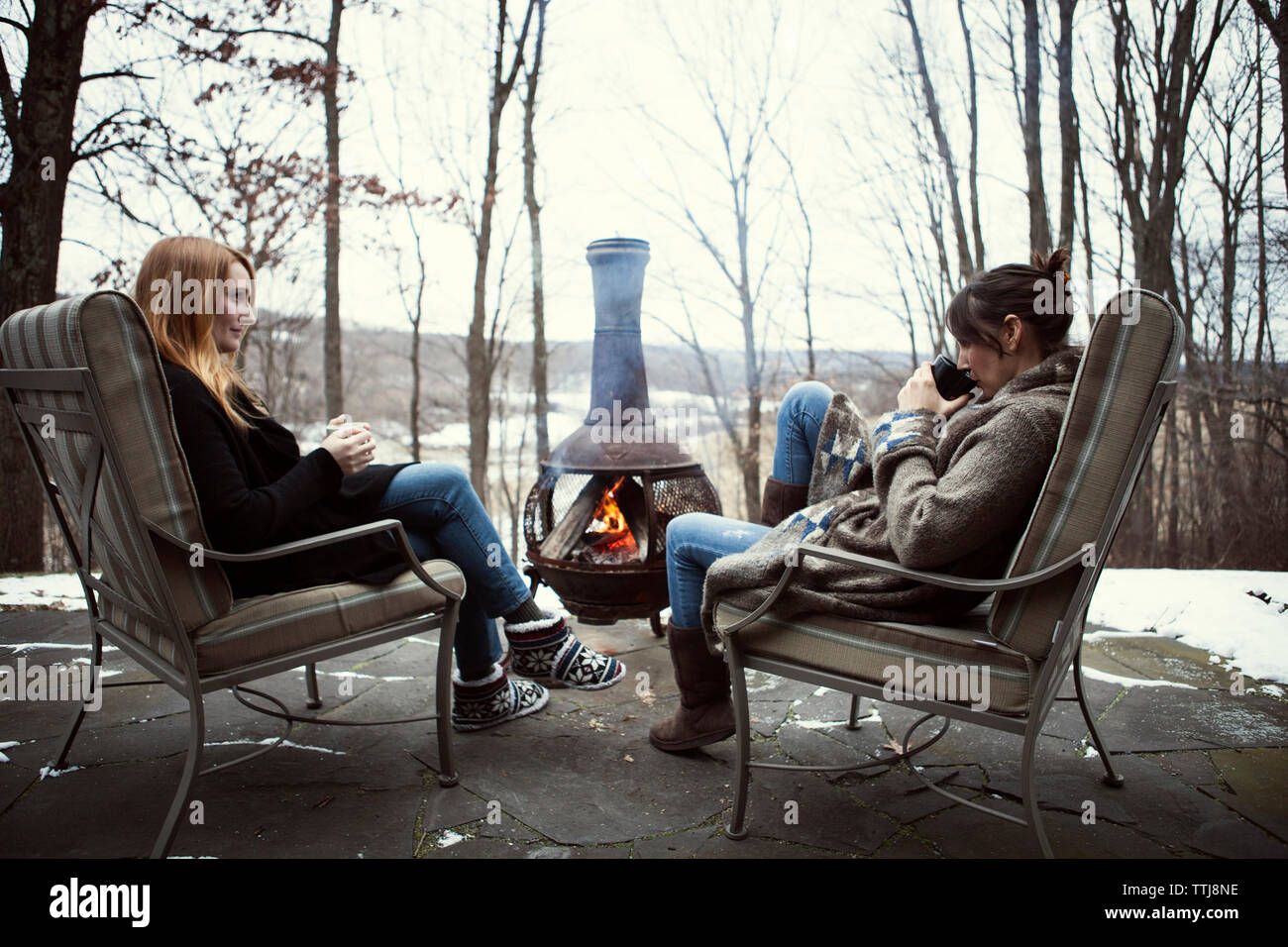 Sitting bonfire hi-res stock photography and images - Alamy