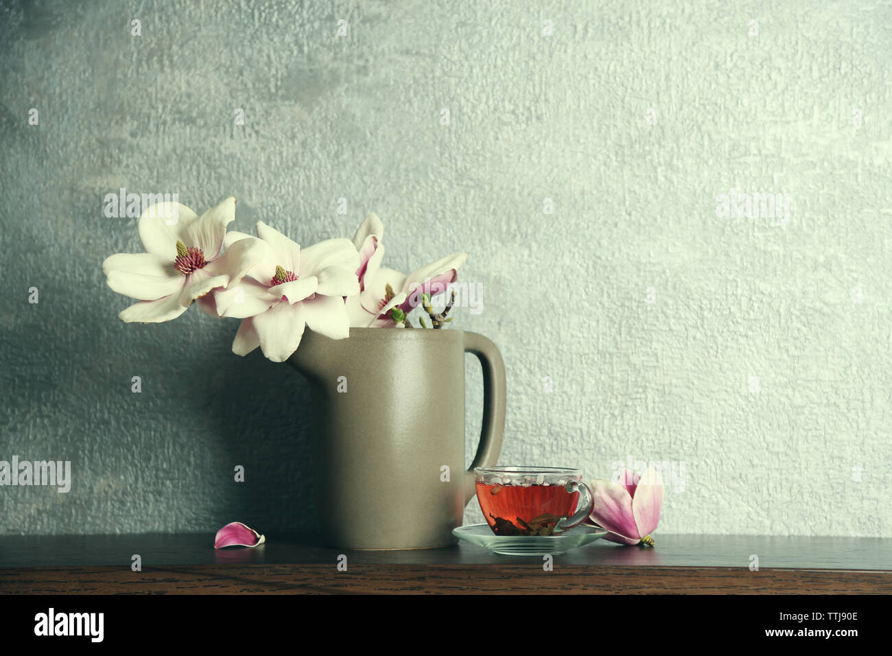 Magnolia flower tea hi-res stock photography and images - Alamy