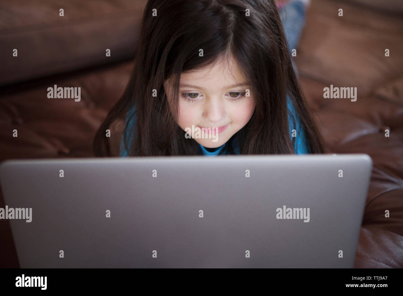 Cute girl laptop hi-res stock photography and images - Alamy