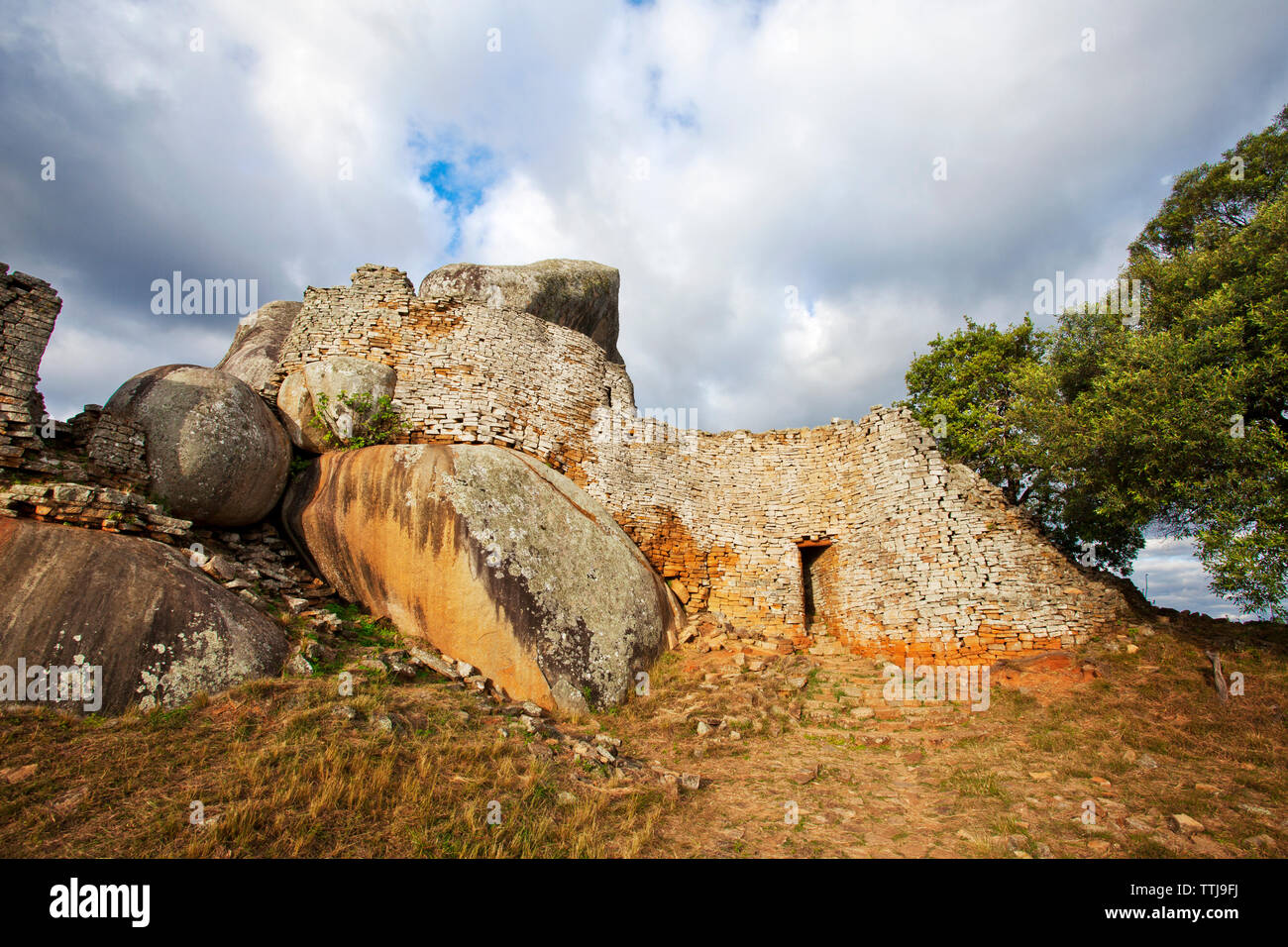 Rocks building architecture hi-res stock photography and images - Alamy