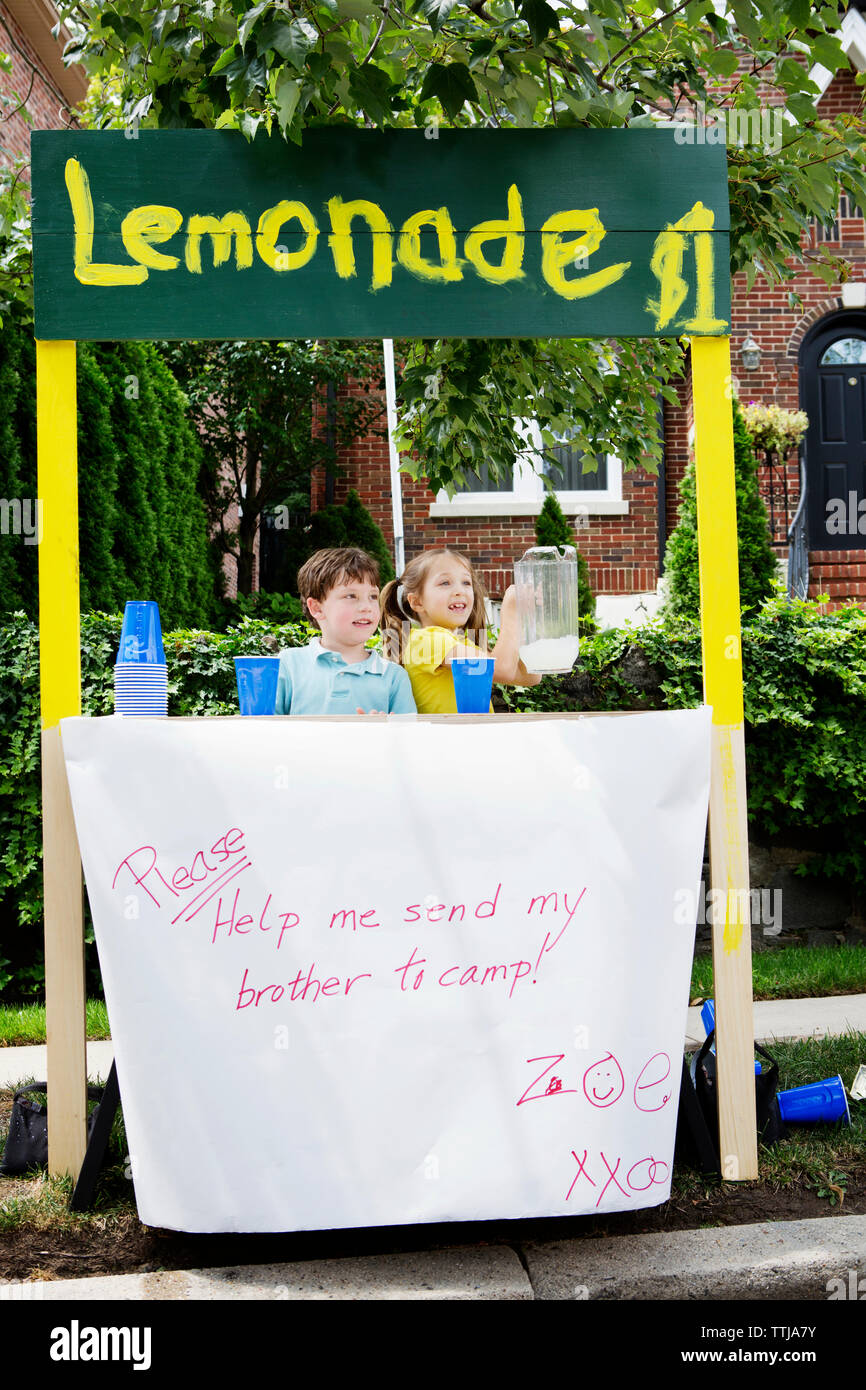 Kids Lemonade Stand High Resolution Stock Photography and Images - Alamy