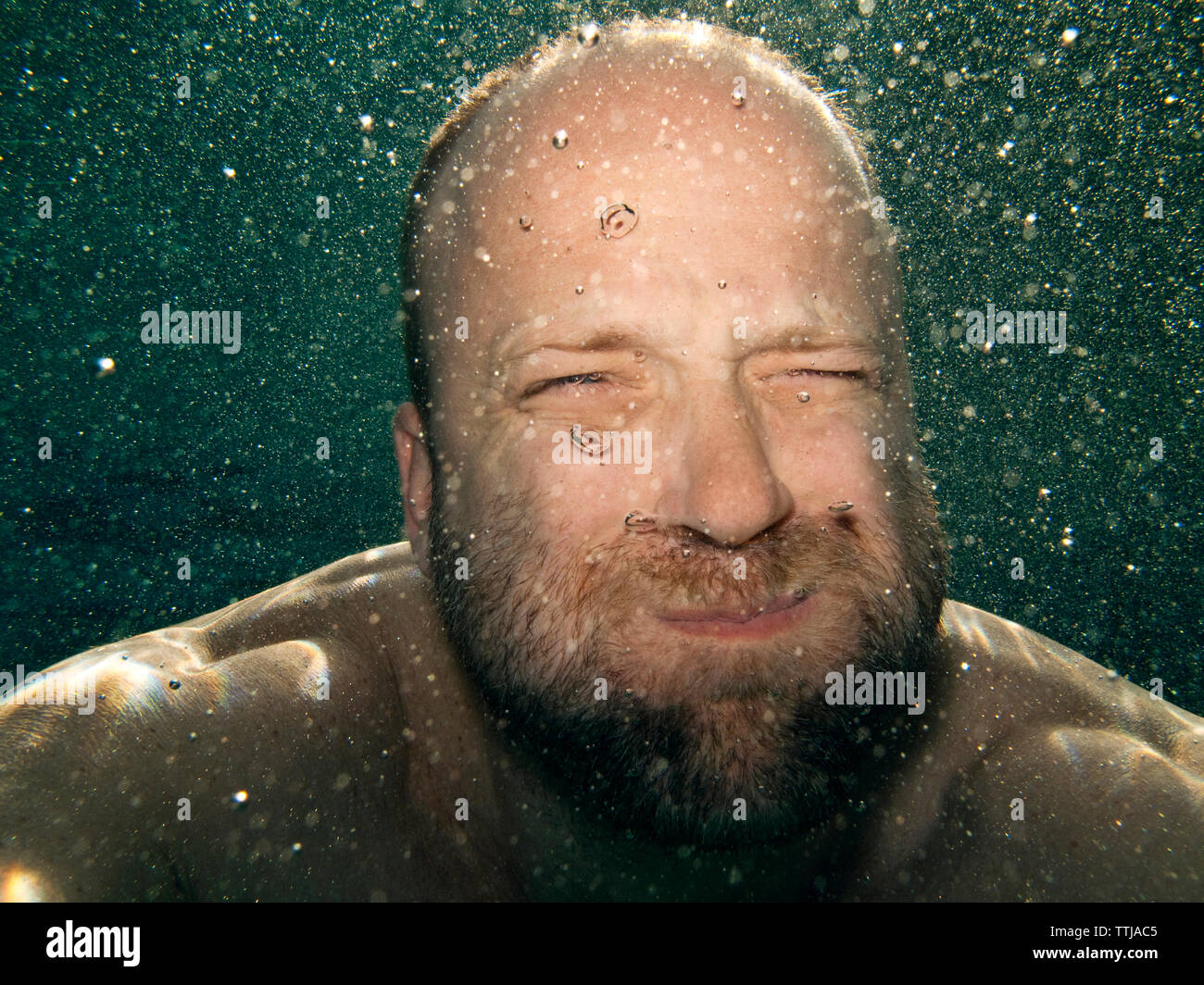 Face underwater eyes closed hi-res stock photography and images - Alamy
