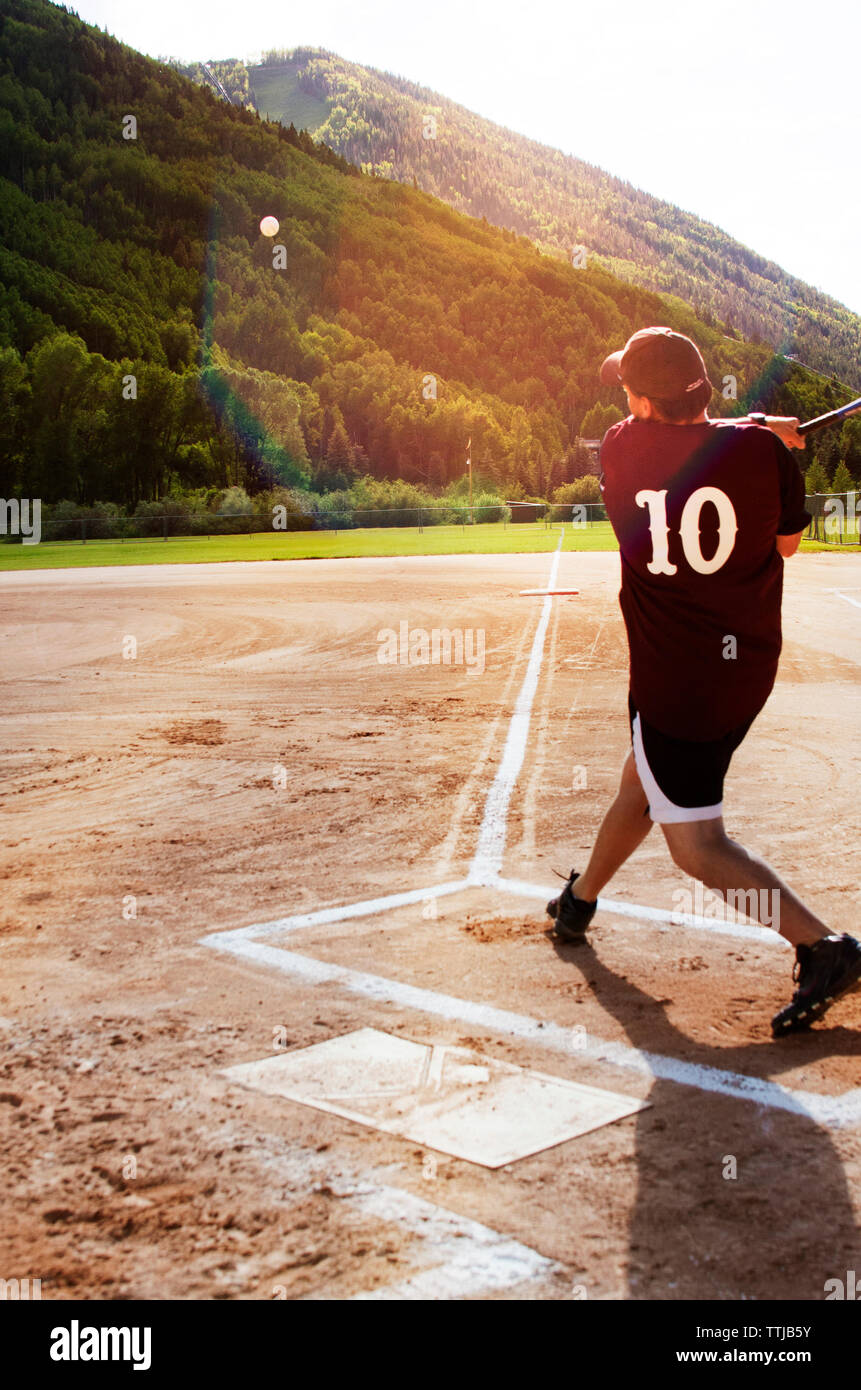Sportsman playing baseball hi-res stock photography and images - Alamy