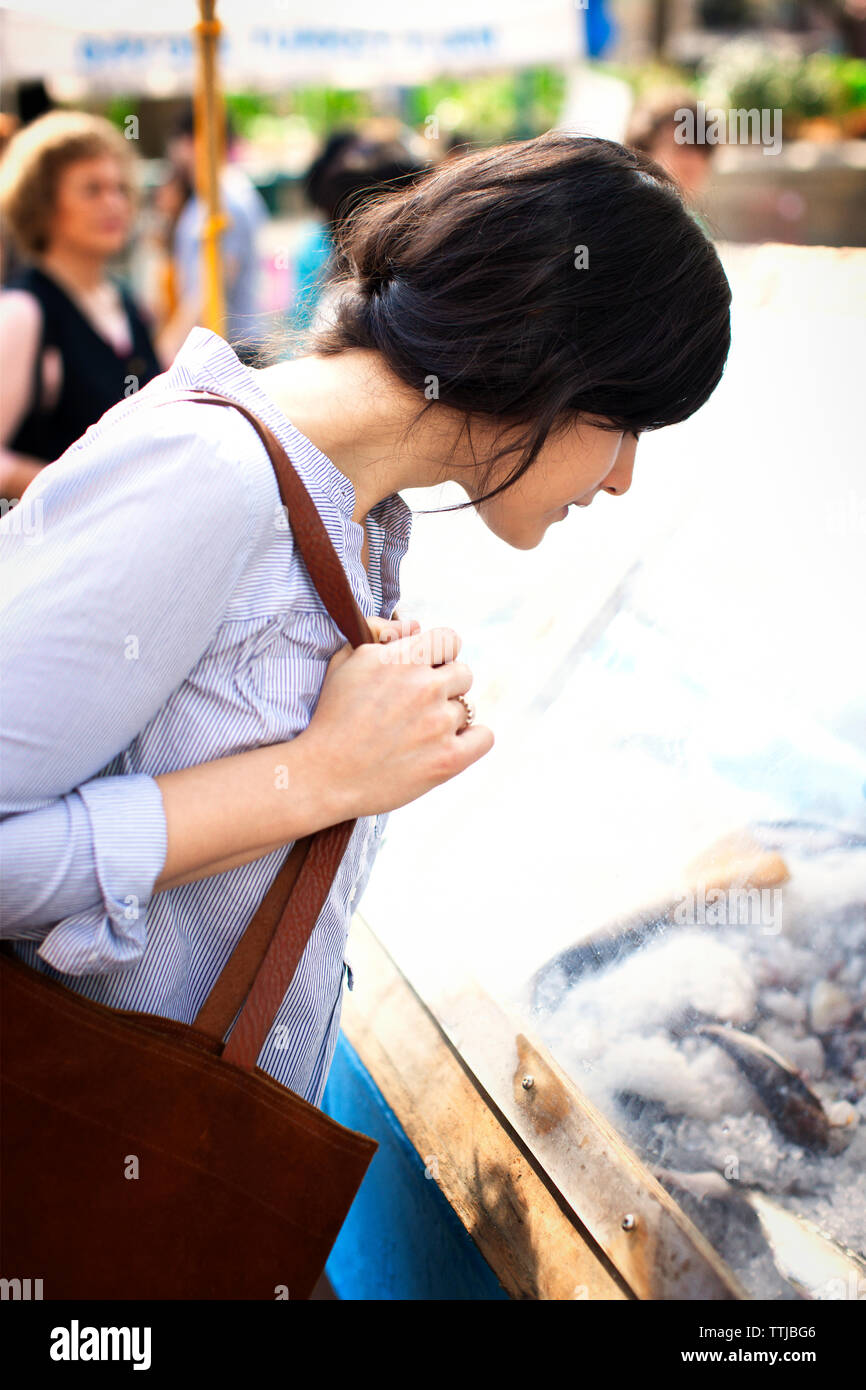 Old woman buying fish hi-res stock photography and images - Alamy