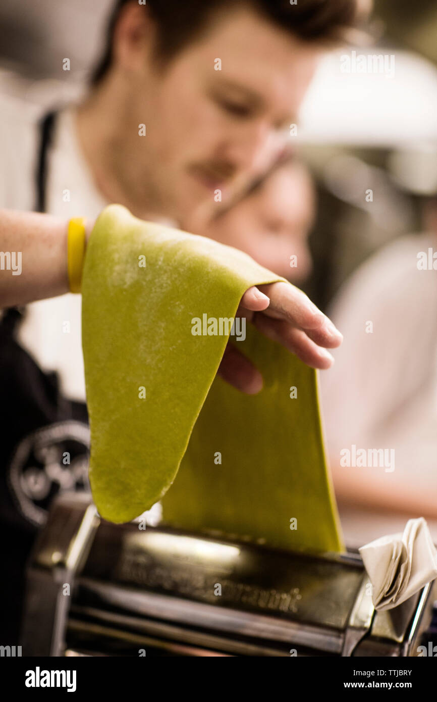 Pasta maker hi-res stock photography and images - Alamy