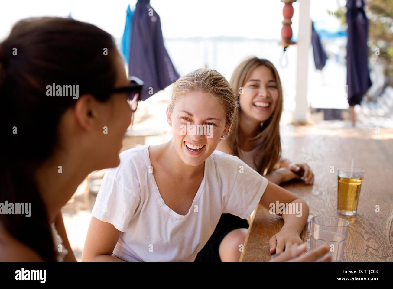 Bar counter glasses hi-res stock photography and images - Alamy