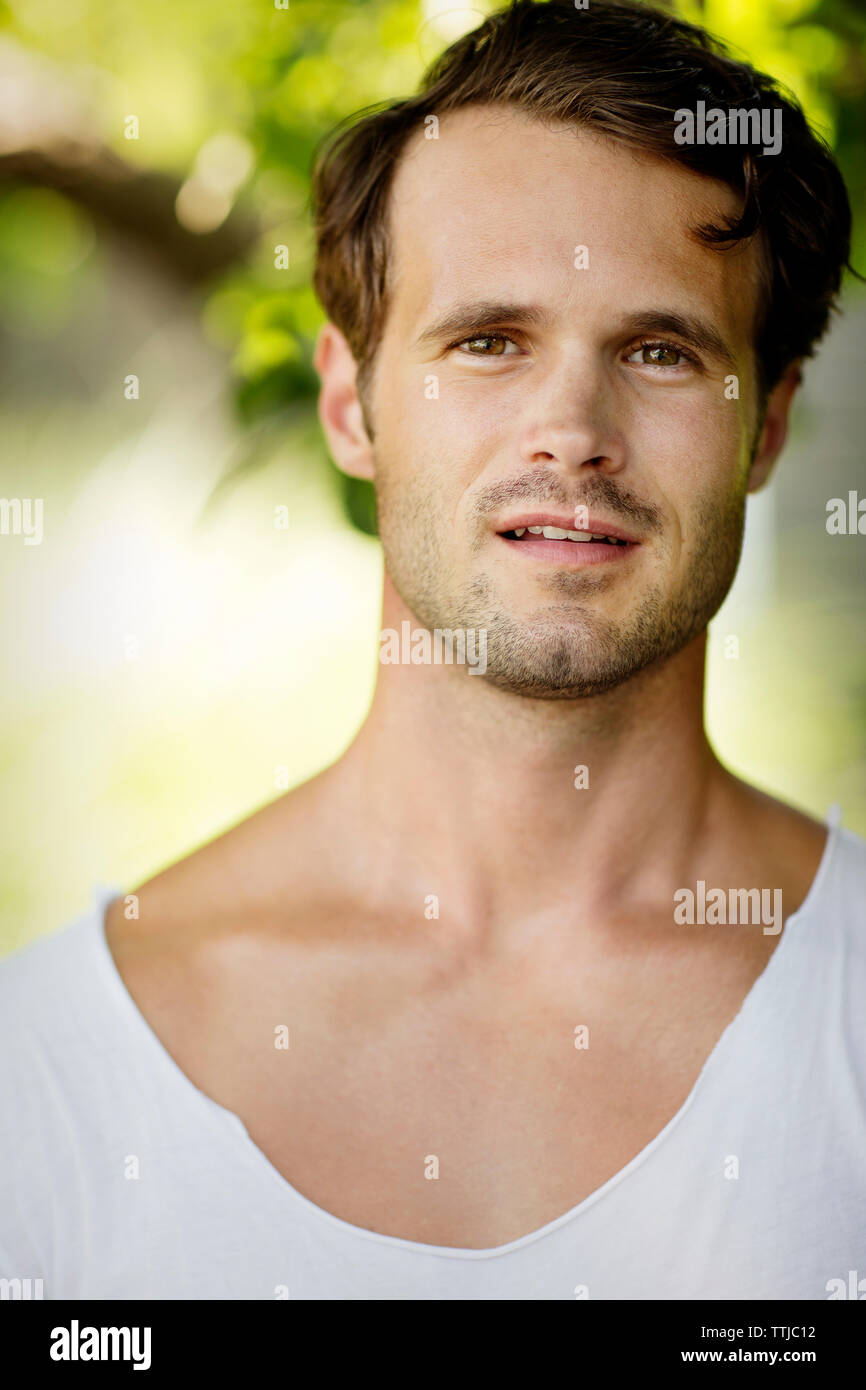 Man park hi-res stock photography and images - Alamy