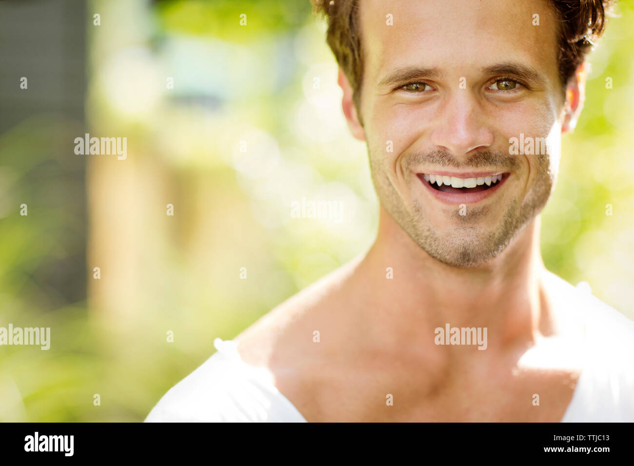 Happy eyes man hi-res stock photography and images - Alamy