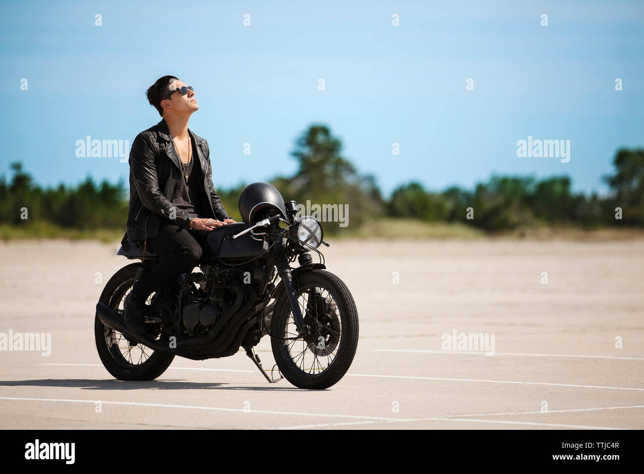 Clear sky sky hi-res stock photography and images - Alamy