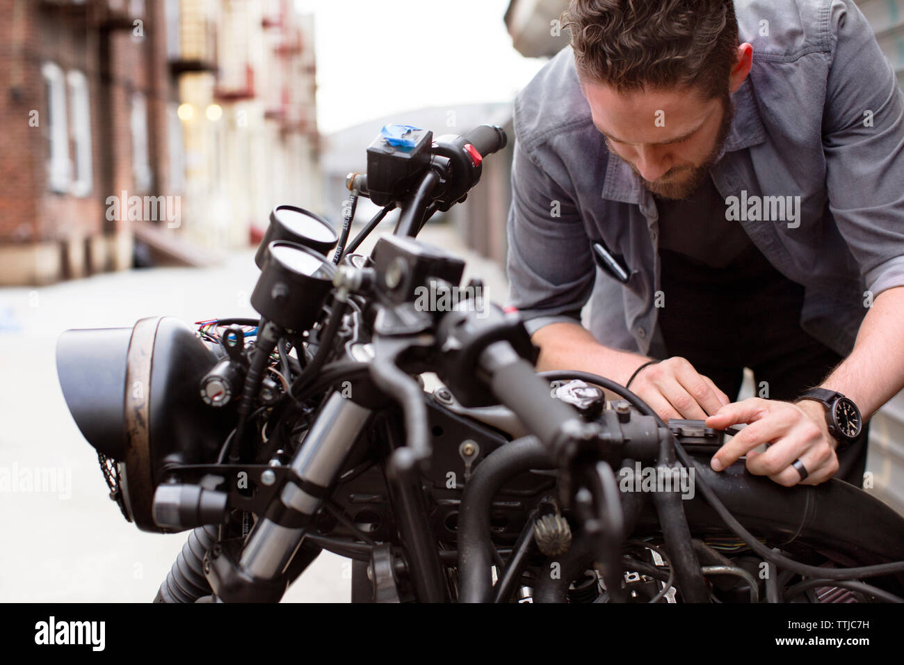Fixing motorcycle hi-res stock photography and images - Alamy