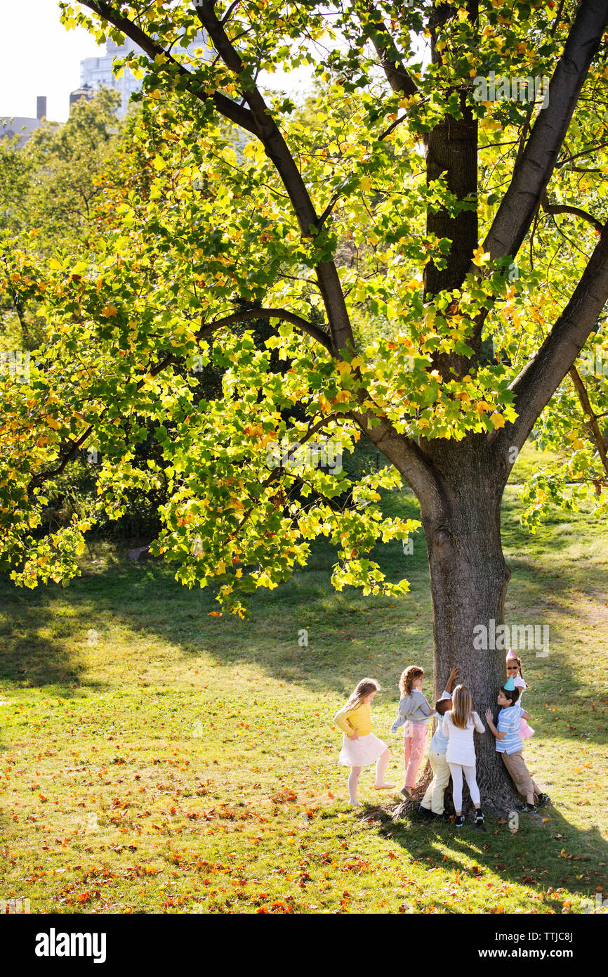 Group of children playing park hi-res stock photography and images - Alamy