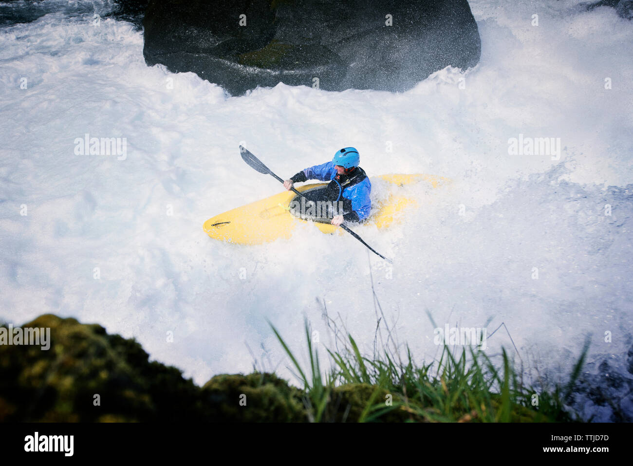 Male kayaker hi-res stock photography and images - Alamy